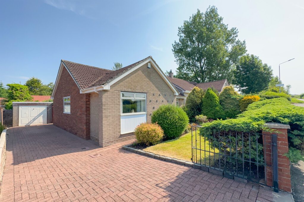 17 Cleddans Road Hardgate G81 5NN - McHugh Estate Agents